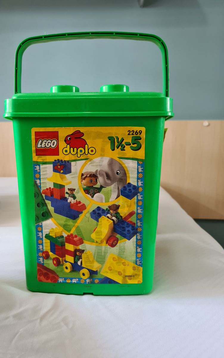 Lego Caixa com 90 Peças 59511679 | enjoei