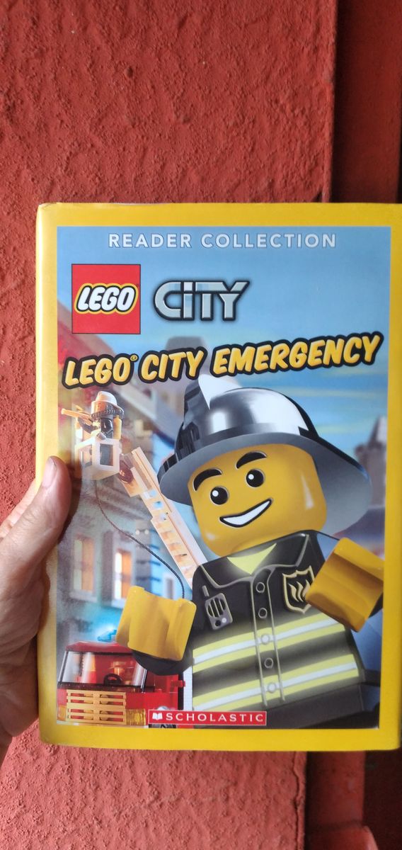 Lego City Reader Collection: Lego City Emergency | Livro Scholastic Usado 99478114 | enjoei