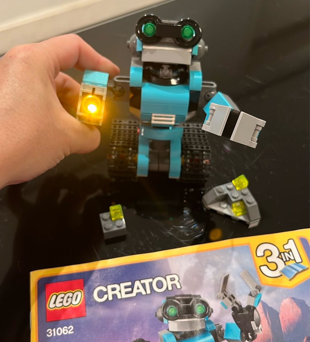 Lego Creator (3 em 1) - 31062 Robo Explorer C Luz Na Mão | Produto ...