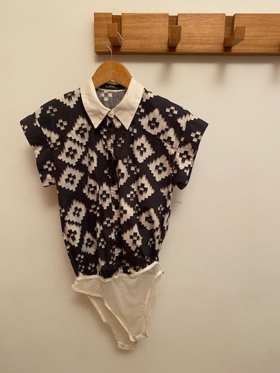 Lindo Body Preto e Branco Andrea Marques | Camisa Feminina Andrea ...