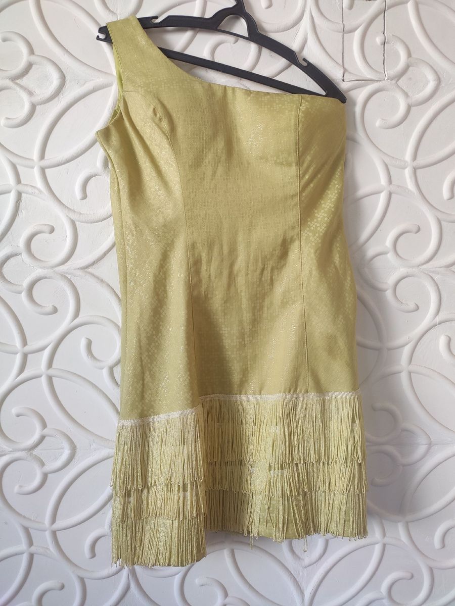 Lindo Vestido Verde Florescente com Franja Um Ombro Tendência Brilho ...