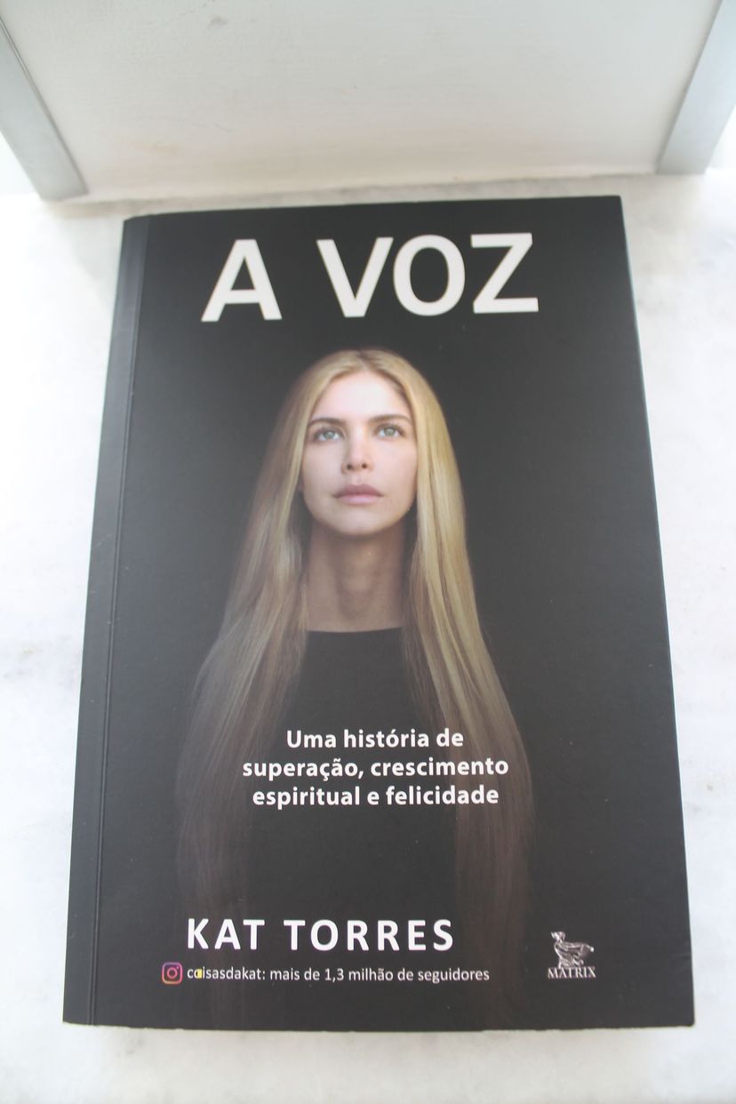 Livro a Voz - Kat Torres - com Dedicatória | Livro Kat Torres Usado ...