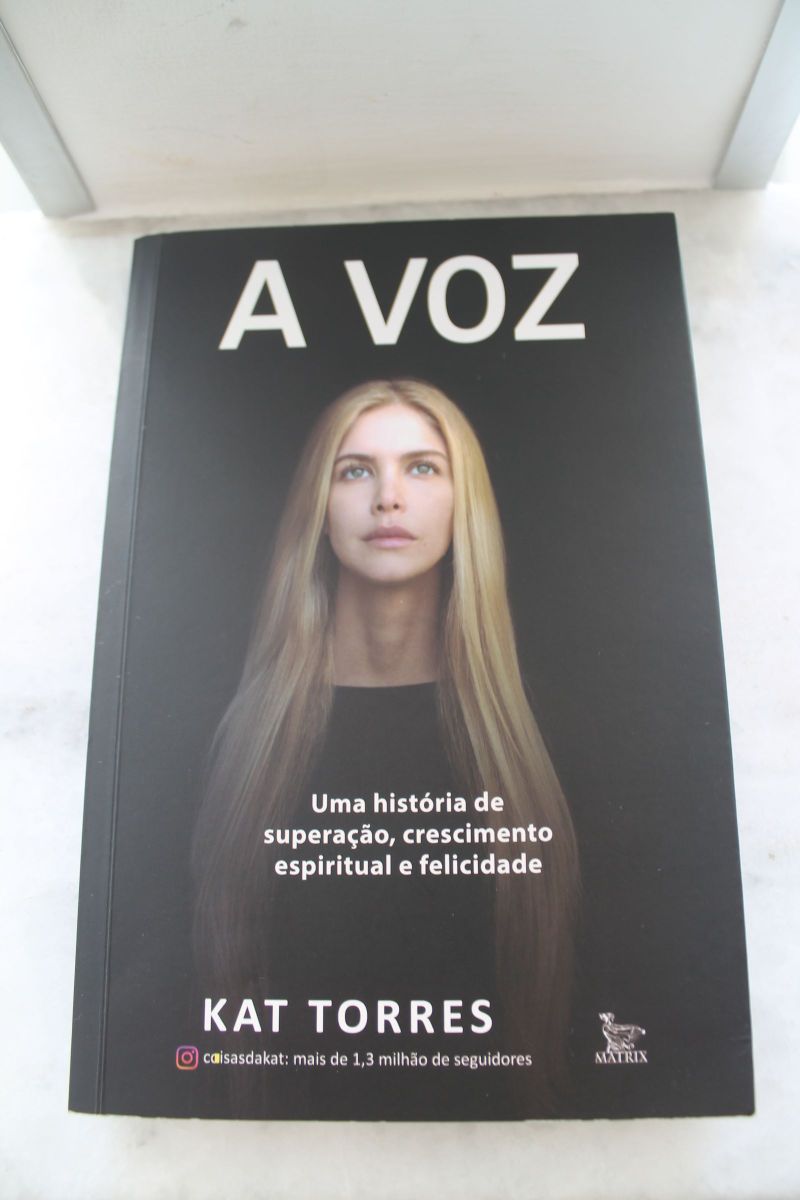 Livro a Voz - Kat Torres - com Dedicatória | Livro Kat Torres Usado ...
