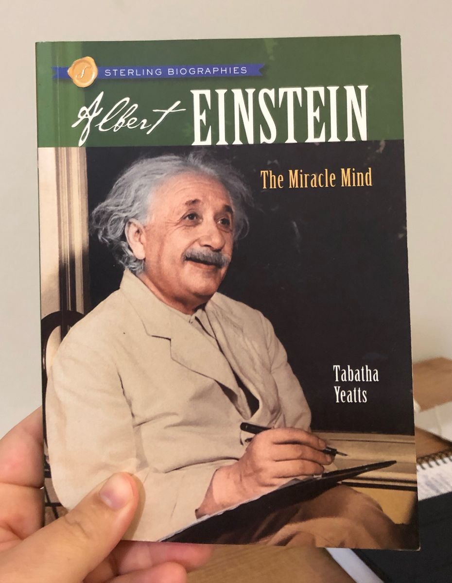 Livro Biografia de Albert Einstein em Língua Inglesa | Item Info & Eletro Usado 46134044 | enjoei