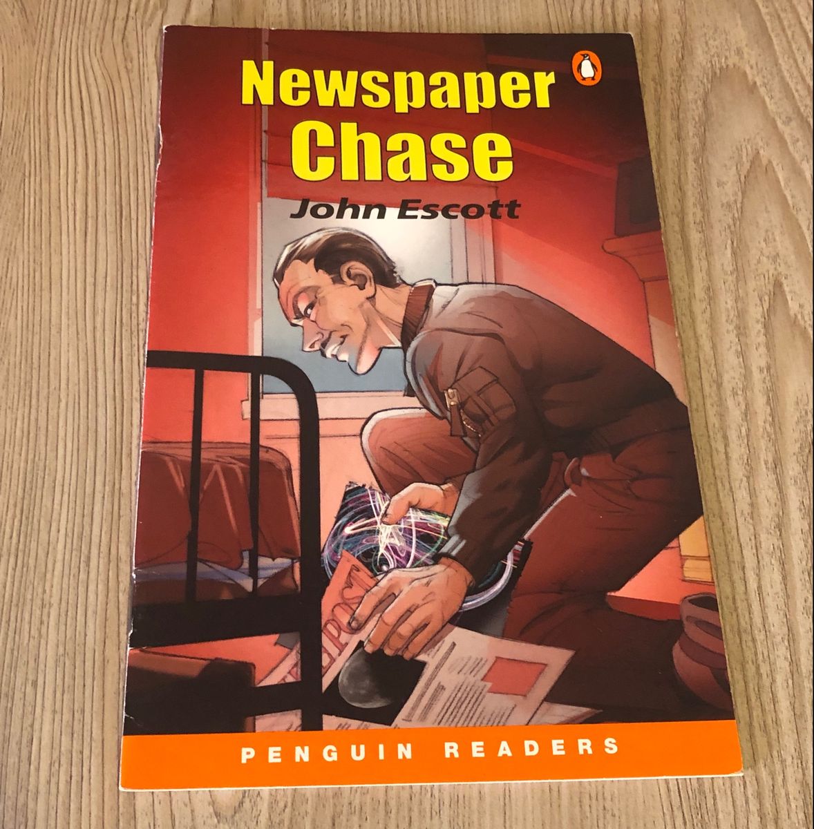 Livro Newspaper Chase (em Inglês) | Livro Penguin Readers Usado 85714034 | enjoei