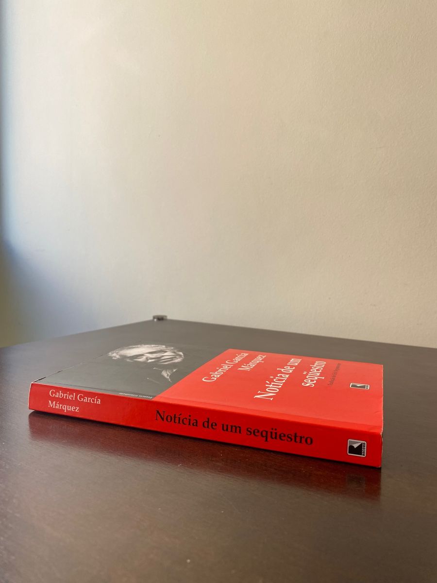 Livro Notícia de Um Sequestro | Livro Usado 86543124 | enjoei