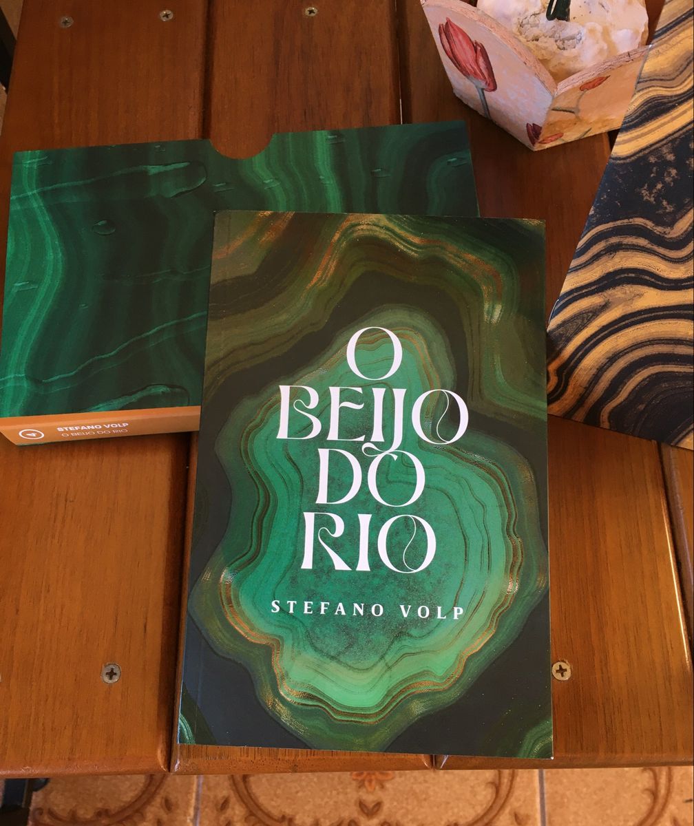 Livro O Beijo do Rio | Livro Harper Collins Usado 101711580 | enjoei