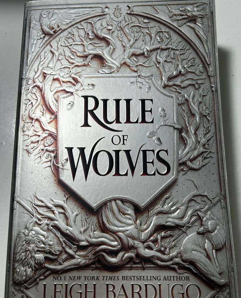 Livro Rule Of Wolves | Livro Usado 101030590 | enjoei