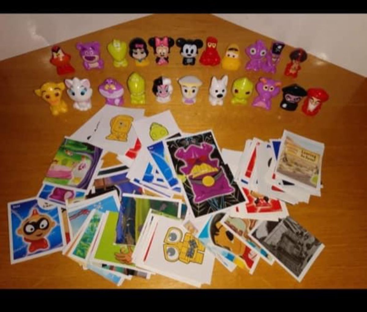 Lote 22 Gogos Disney e 82 Figurinhas Conforme Fotos Gogos | Brinquedo ...