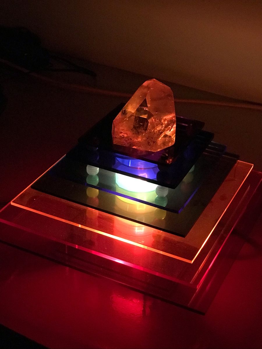 Luminária Pirâmide Cromática | Item de Decoração Usado 36387822 | enjoei