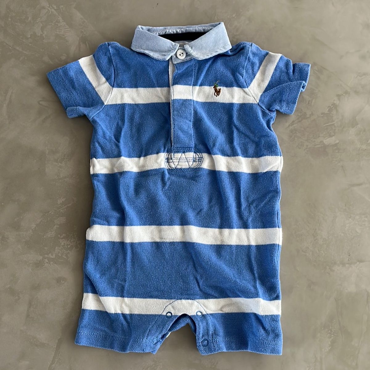 Macacão Baby Ralph Lauren Curto Azul e Branco Gola em Tecido de Camisa ...
