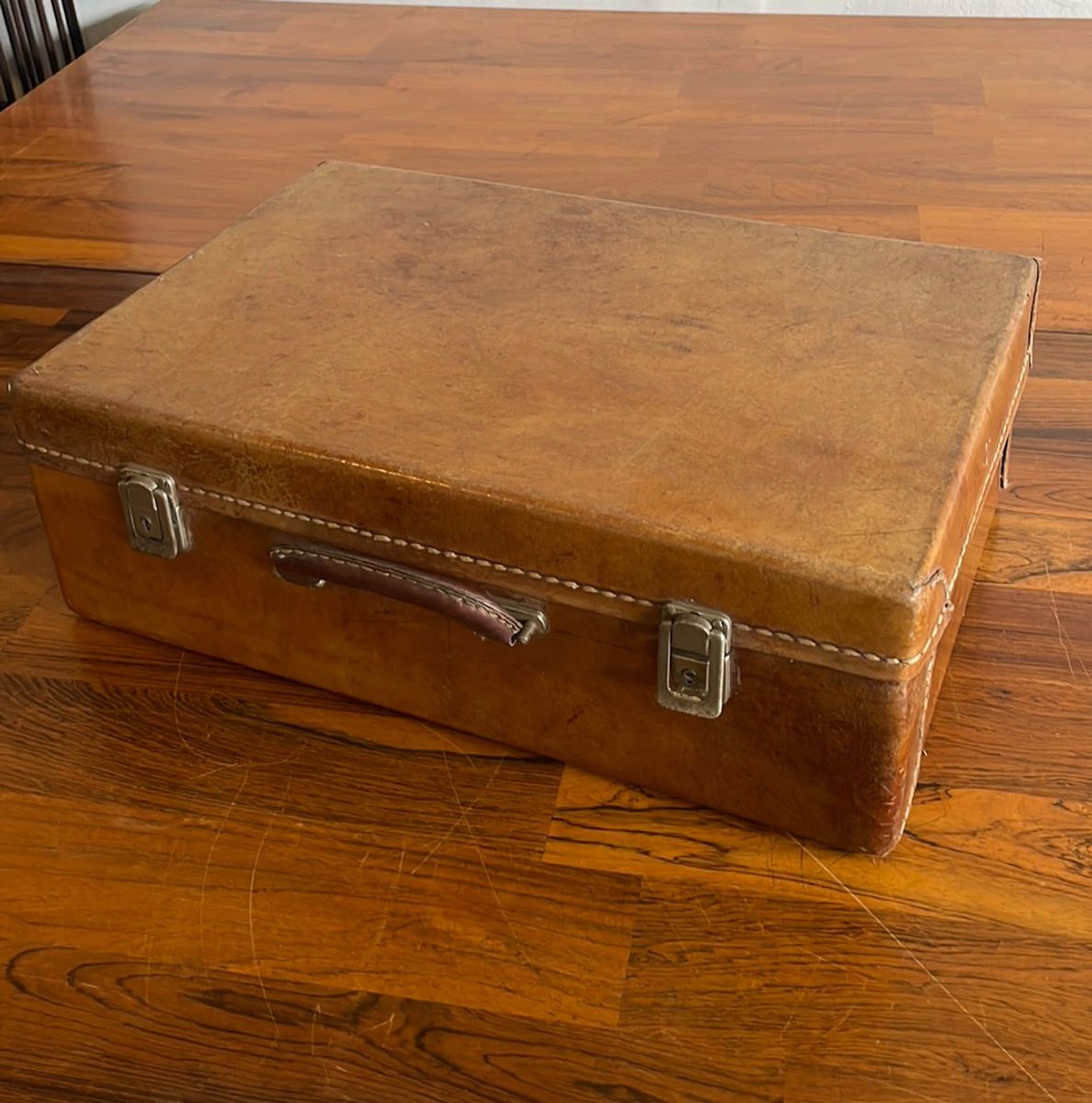 Mala Antiga Década de 40 - Bege - Couro | Produto Vintage e Retro Usado ...