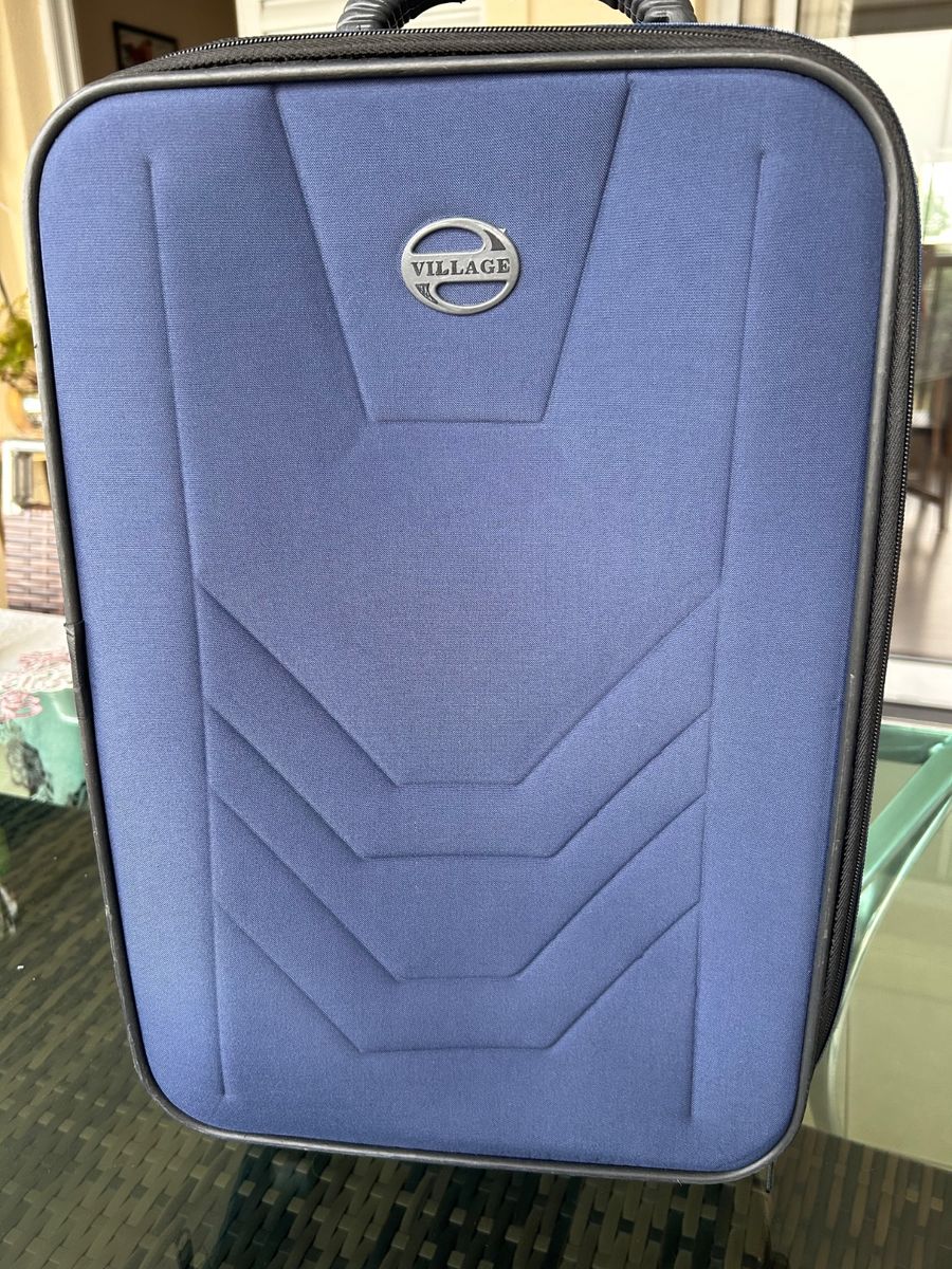 Mala de Viagem Pequena Village para Levar a Bordo | Mala Village Usado ...