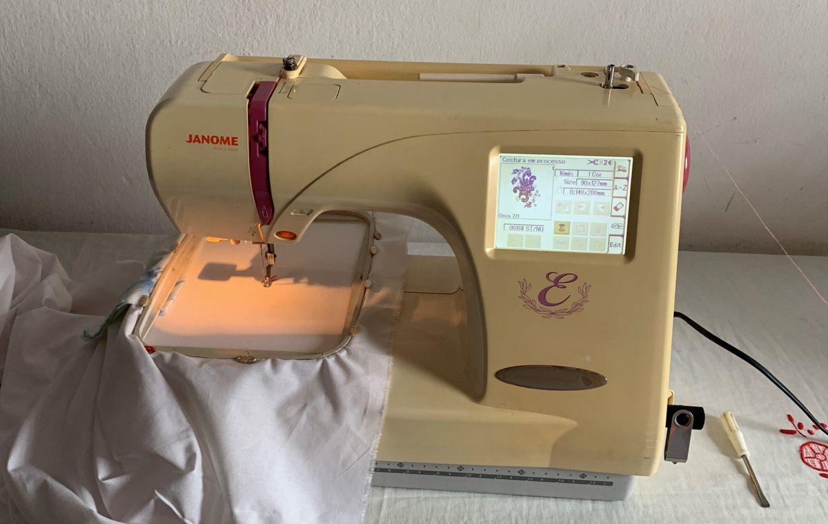 Máquina de Bordar Janome 350e | Item Info & Eletro Janome Usado ...