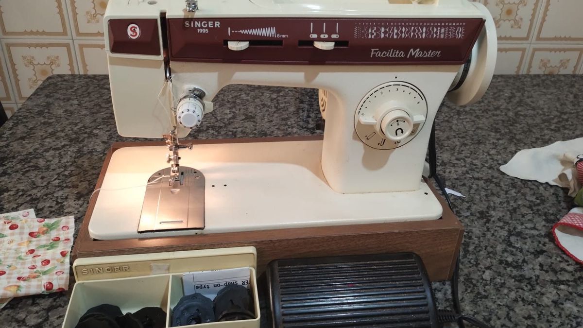 Maquina de Costura Facilita Master Singer | Item Info & Eletro Singer ...