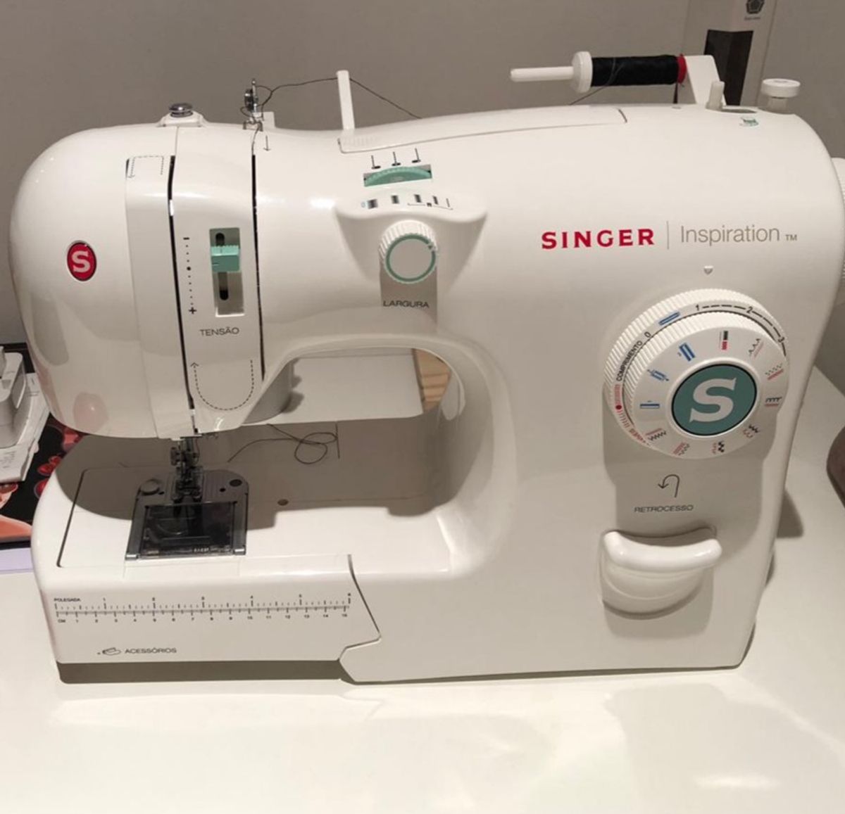 Máquina de Costura Mecânica Singer Inspiration 4218 - Branca | Produto ...