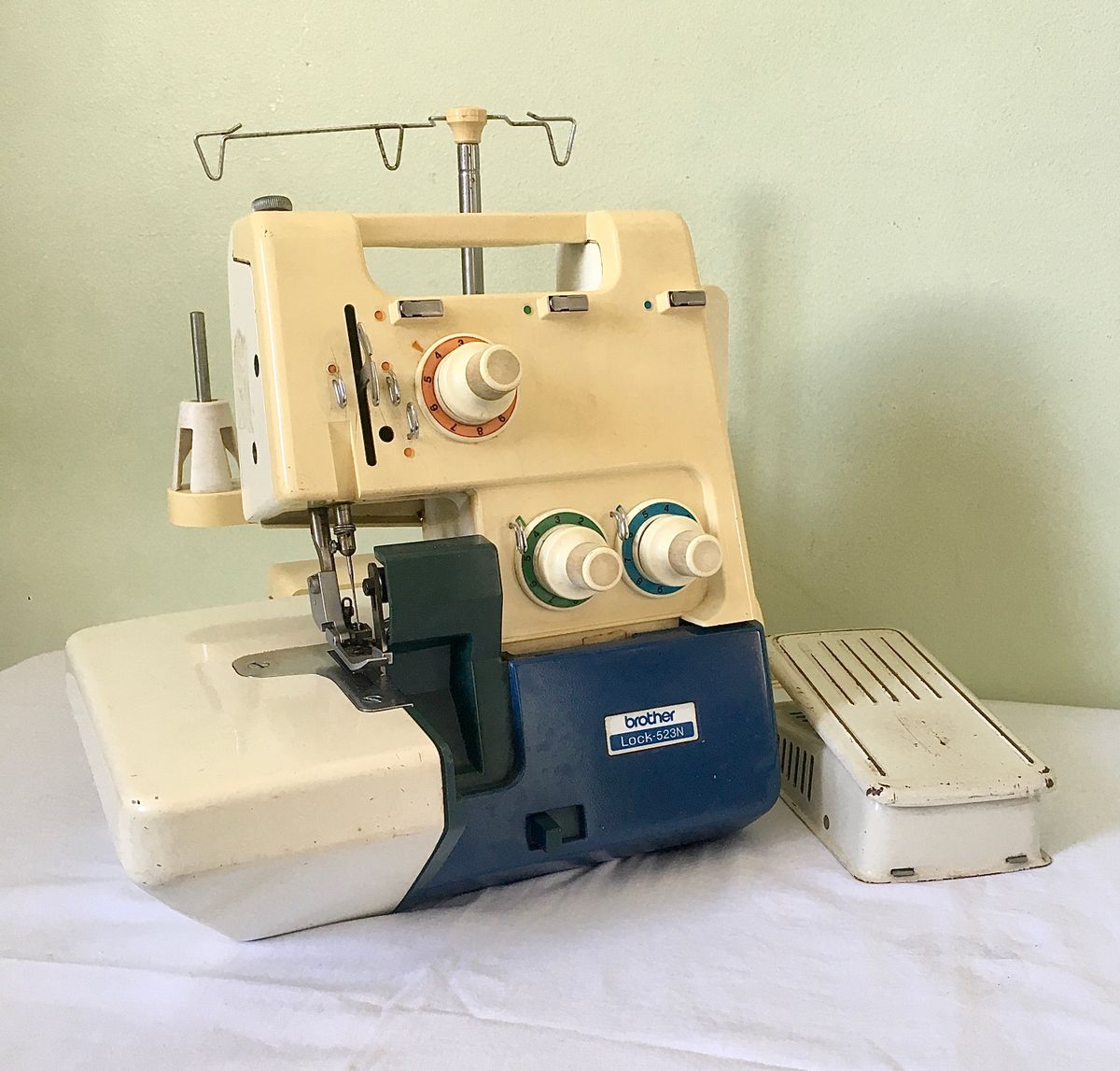 Máquina de Costura Overlock Usada | Produto Vintage e Retro Brother ...