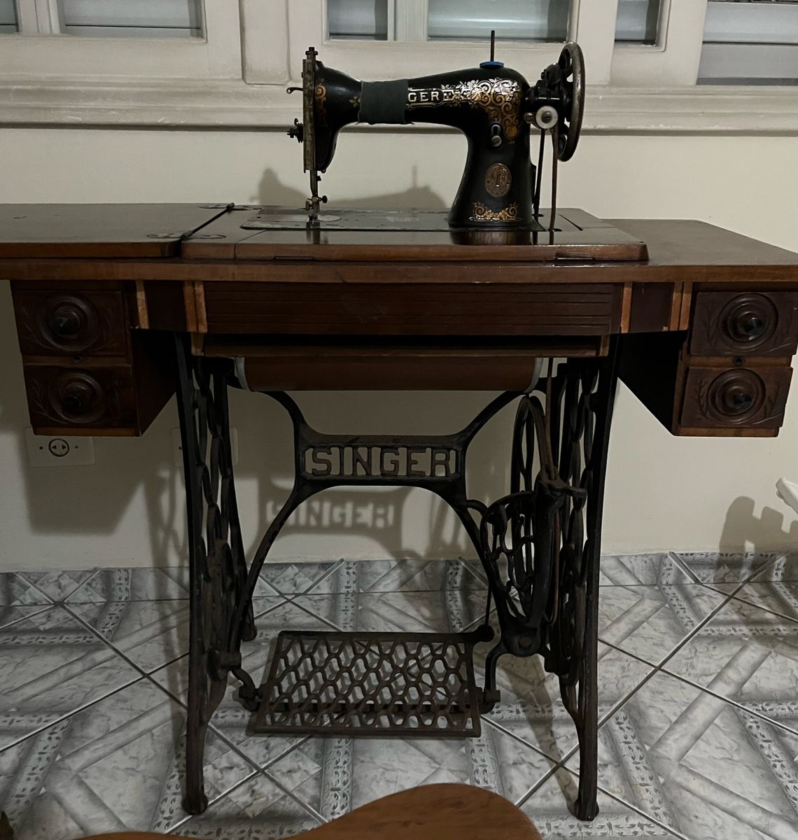 Máquina de Costura Singer Antiga | Produto Feminino Singer Usado ...