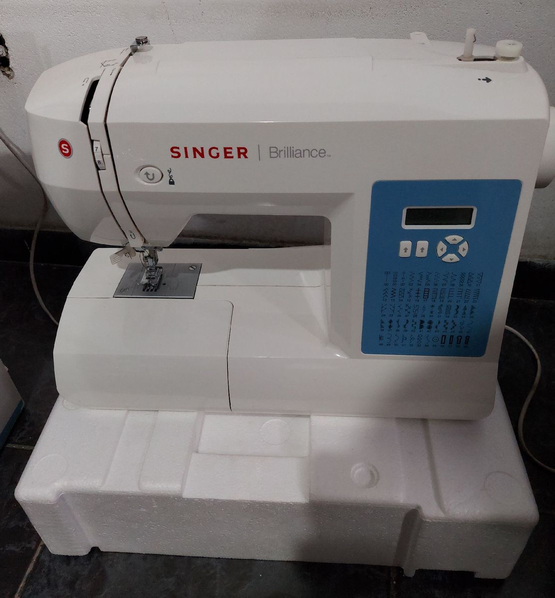 Máquina de Costura Singer Brilhance 6160 | Item Info & Eletro Singer ...