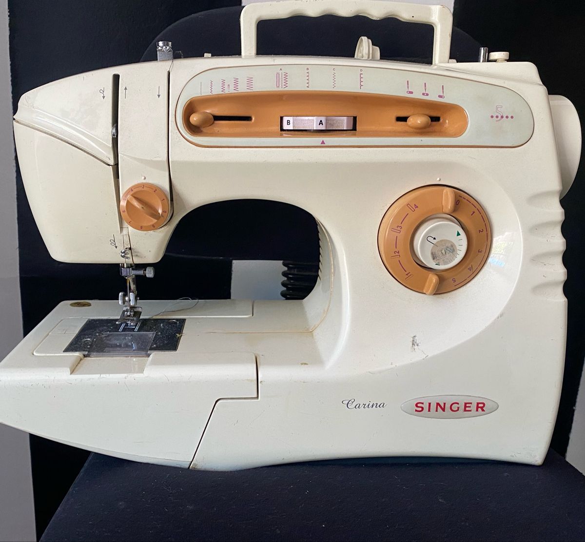 Máquina de Costura Singer Carina | Eletrodoméstico Singer Usado ...