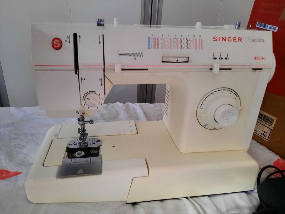 Maquina de Costura Singer Facilita 18 Pontos - Facilita 2818 ... Maquina de Costura Singer Facilita 18 Pontos - Facilita 2818 ...