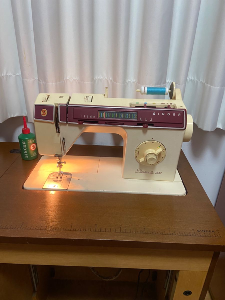Máquina de Costura Singer Livrematic 290 com Gabinete Original Singer ...