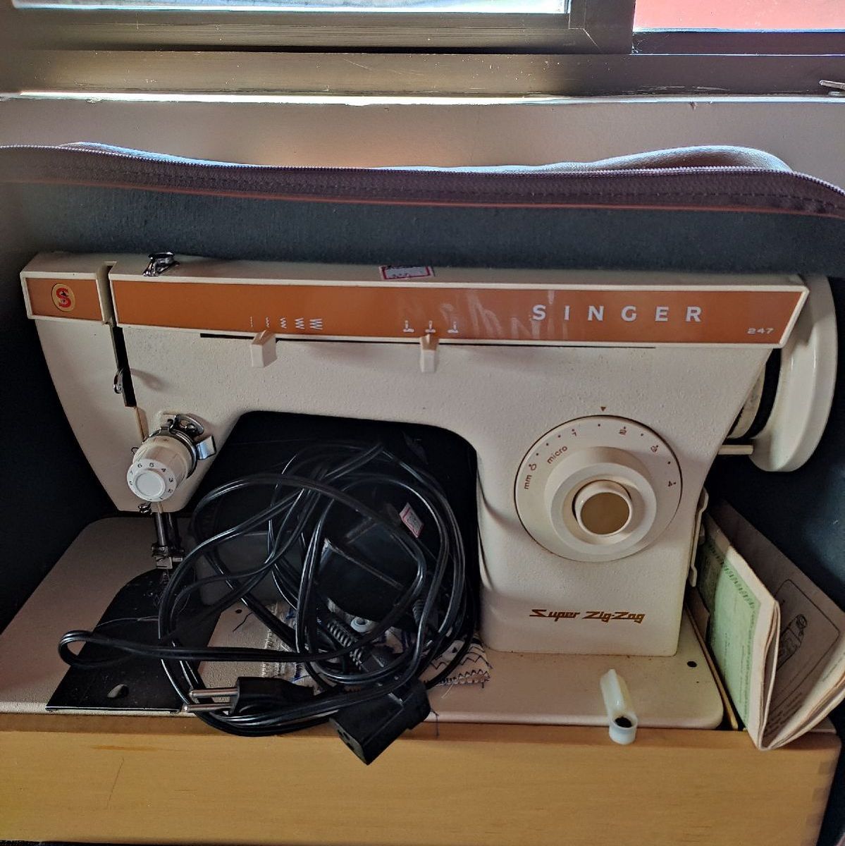 Máquina de Costura Singer Modelo 247 com Capa | Móvel p/ Casa Singer ...