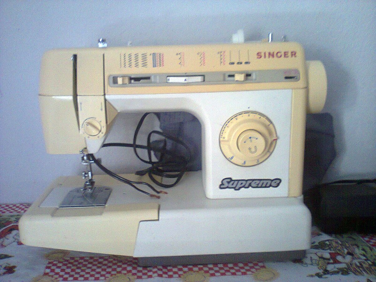 Máquina de Costura Singer Supreme | Móvel p/ Casa Singer Usado 14094560 ...