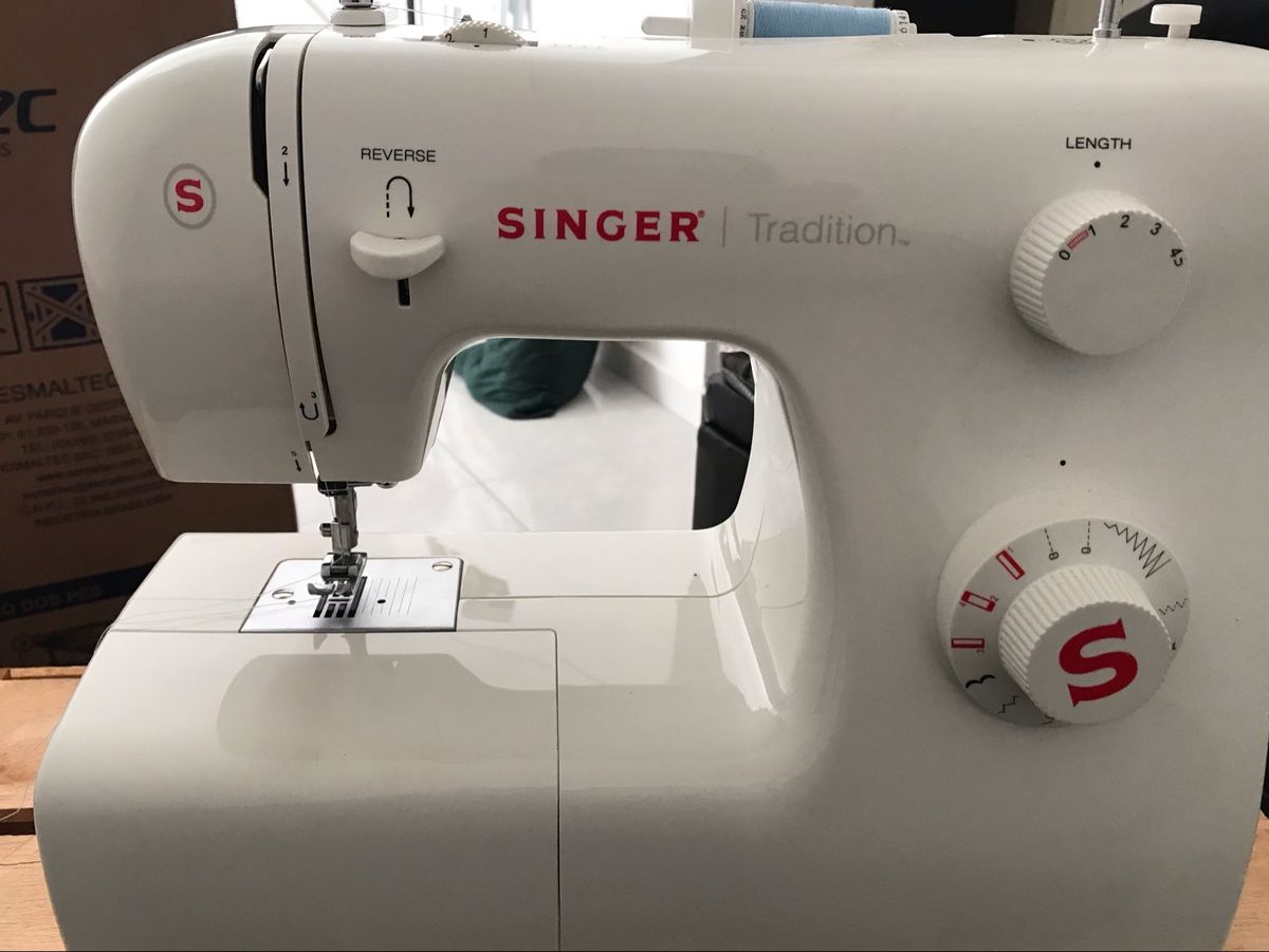 Maquina de Costura Singer Tradition | Item Info & Eletro Singer Usado ...