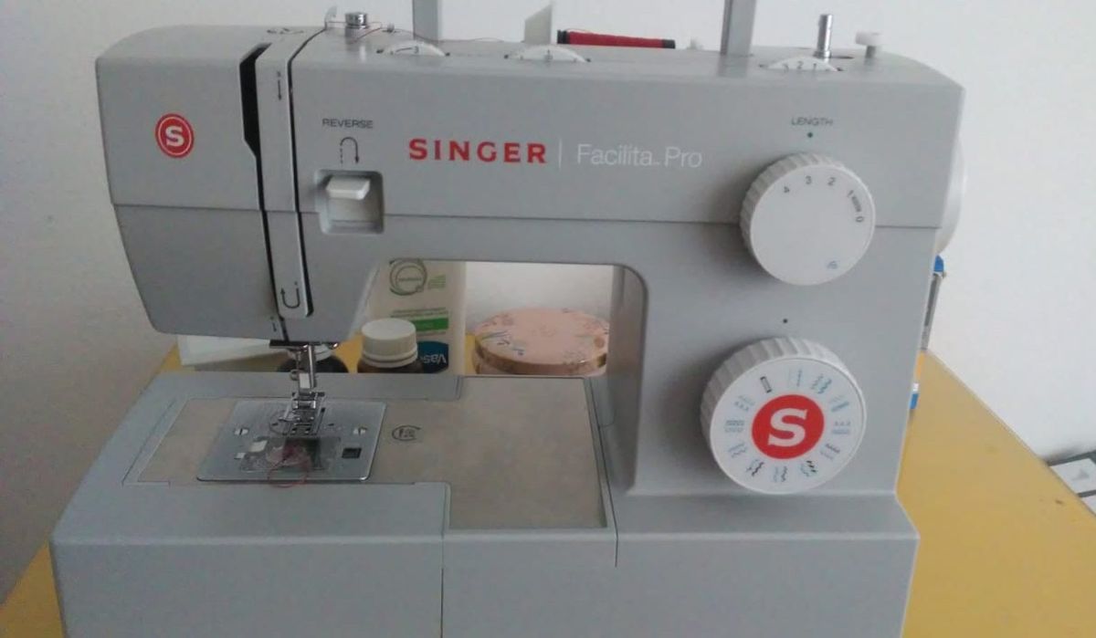 Máquina de Costura Singer | Item Info & Eletro Singer Usado 74014479 ...