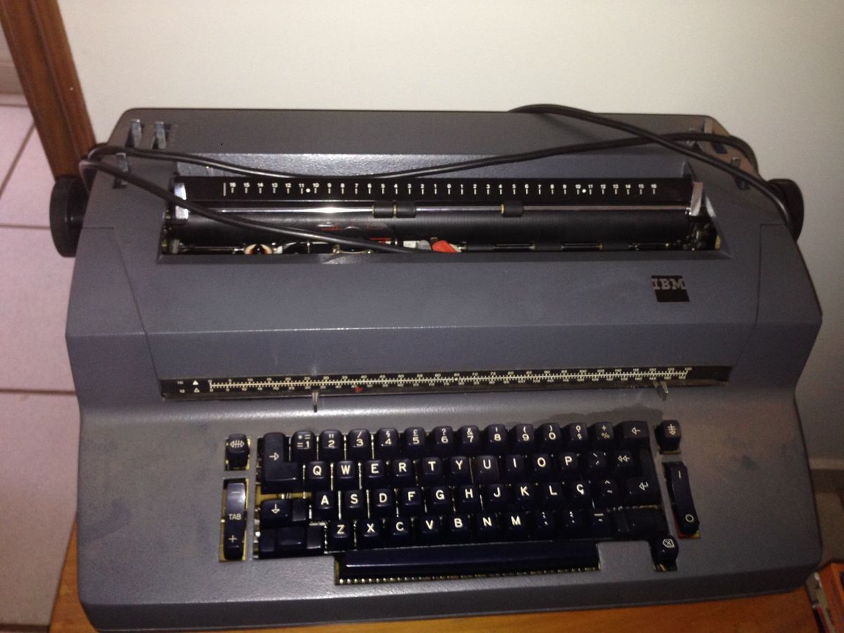 Máquina de Escrever Elétrica Ibm 82c | Produto Vintage e Retro Ibm ...
