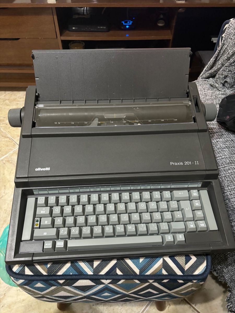 Máquina de Escrever Eletrônica / Elétrica - Olivetti Praxis 201 - Ii ...