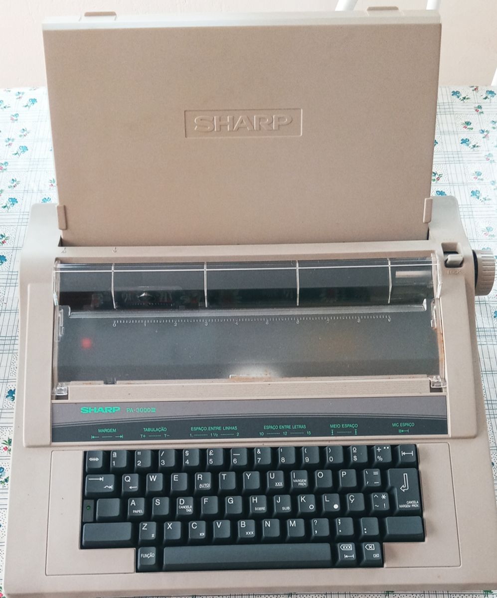 Máquina de Escrever Eletrônica Sharp Pa-3000 Iii | Item Info & Eletro ...