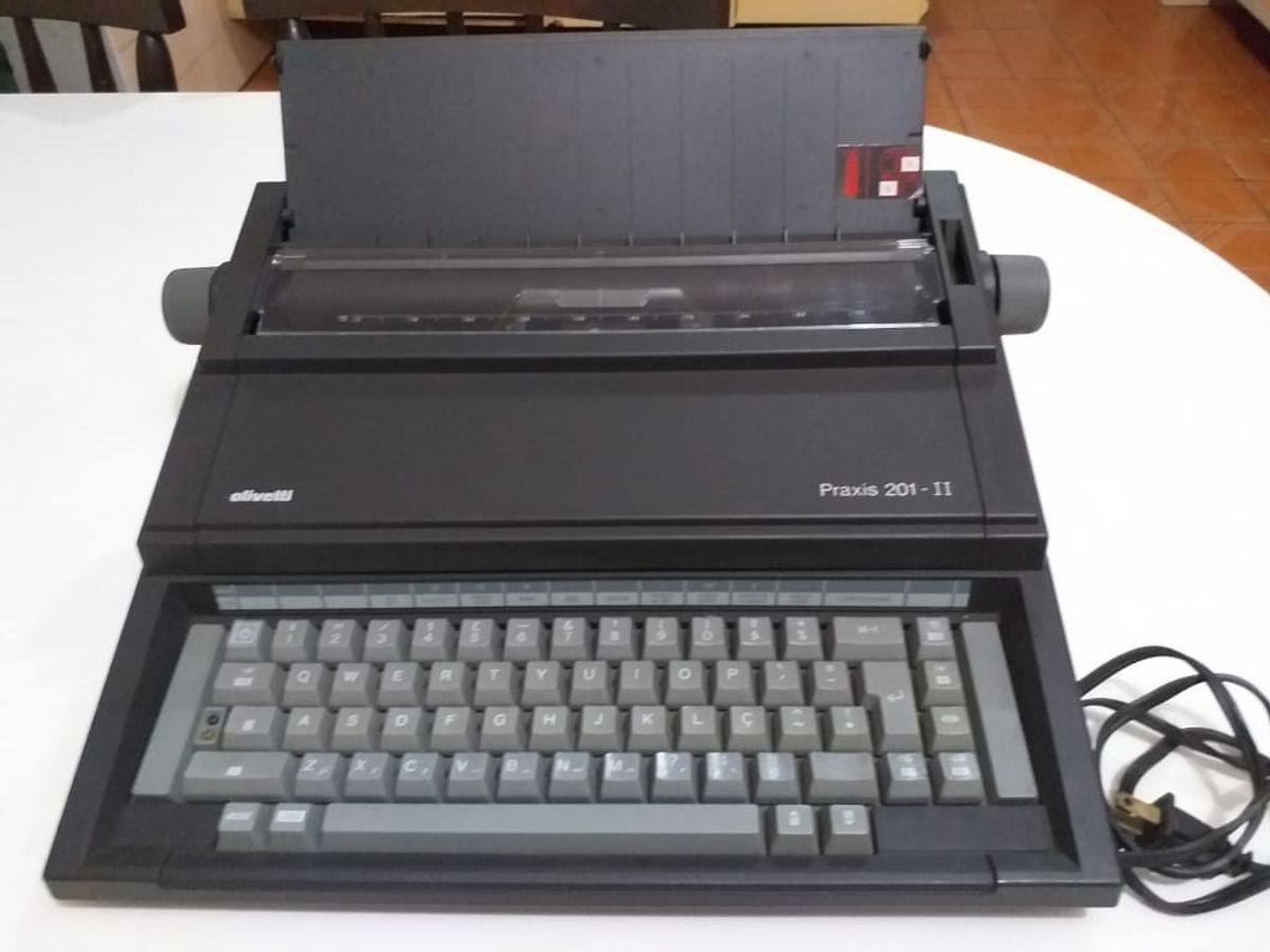 Máquina de Escrever Olivetti Praxis 201 - Il | Item Info & Eletro ...