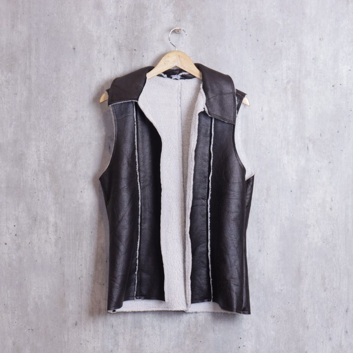 Max Colete Preto White Color | Colete Feminino White Color Usado ...