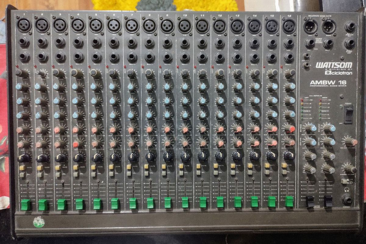 Mesa de Som Wattsom Ambw 16 Canais Ciclotron | Item de Música Mesa De ...