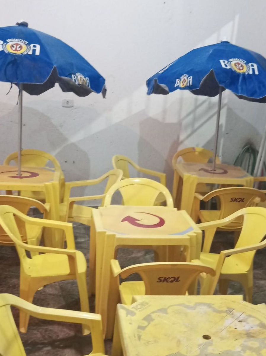 Mesas e Cadeiras e Guarda Sol de Bar | Item Infantil Skol Usado ...