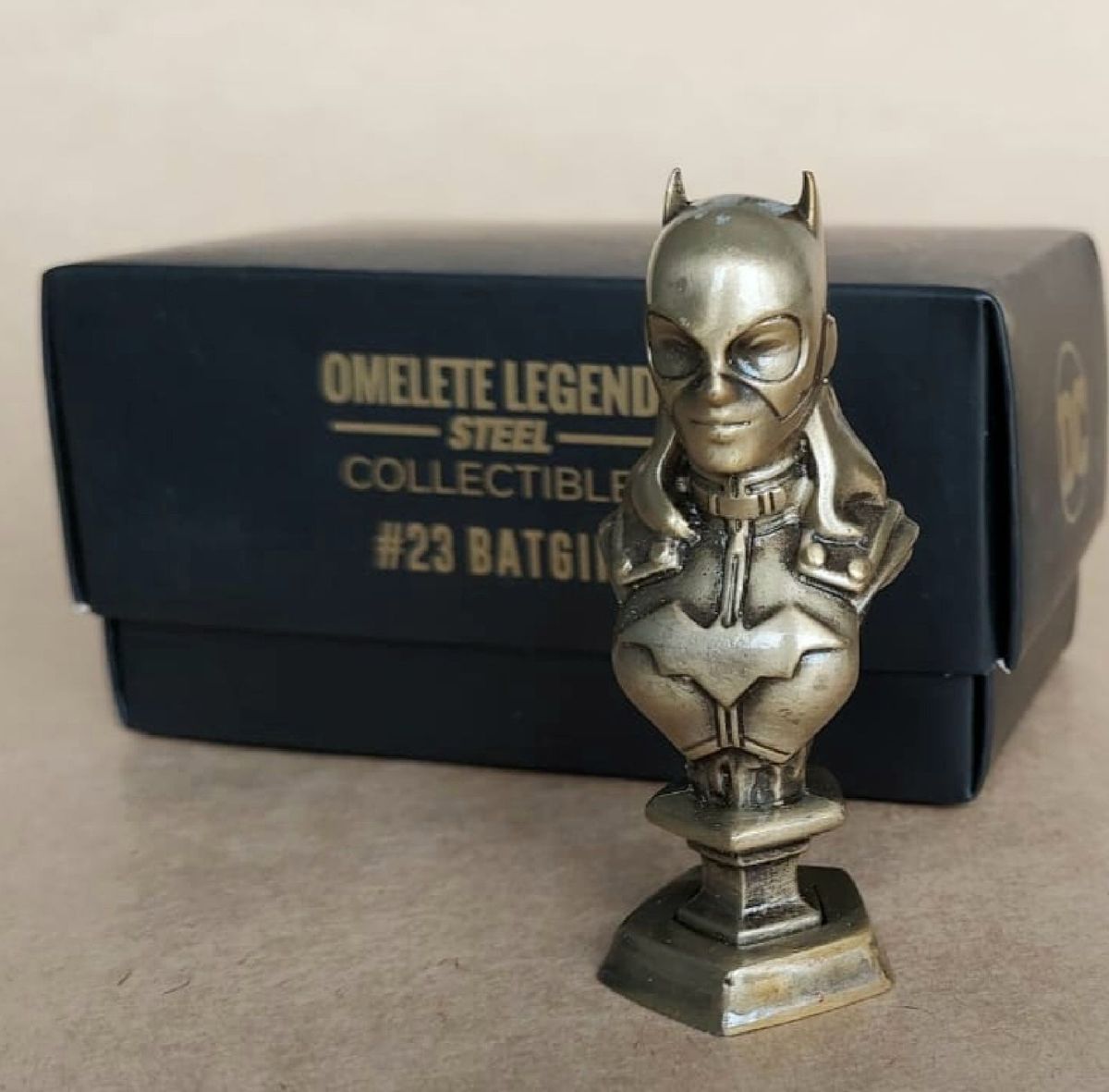 Mini Busto Batgirl Steel Collectibles Dc #23 | Filme e Série Dc Comics ...