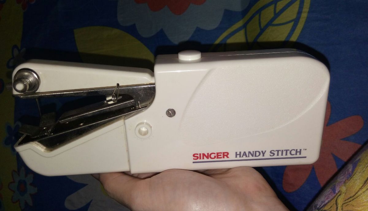 Mini Máquina Portátil de Costura Singer | Eletrodoméstico Singer Usado ...