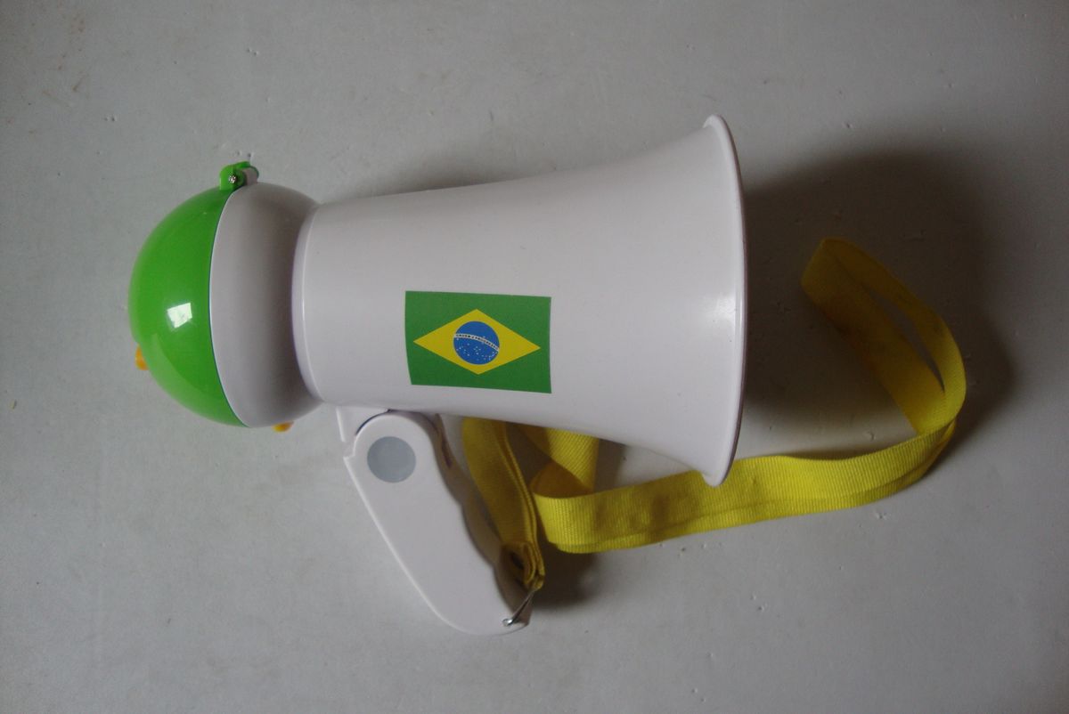 Mini Megafone Multifuncional - Copa Mundo 2014 No Brasil | Cacareco ...