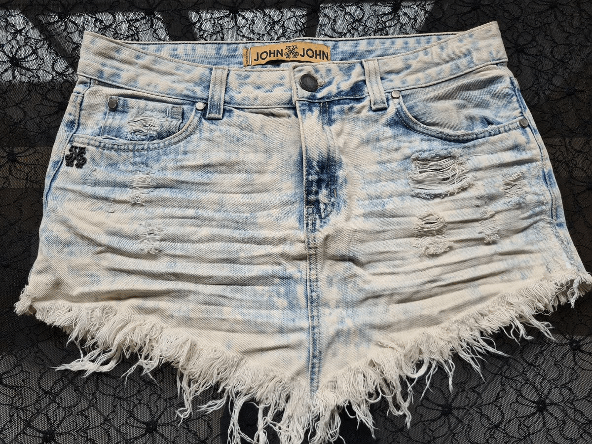 Mini Saia Jeans Destroyed da Marca John John | Saia Feminina John John ...