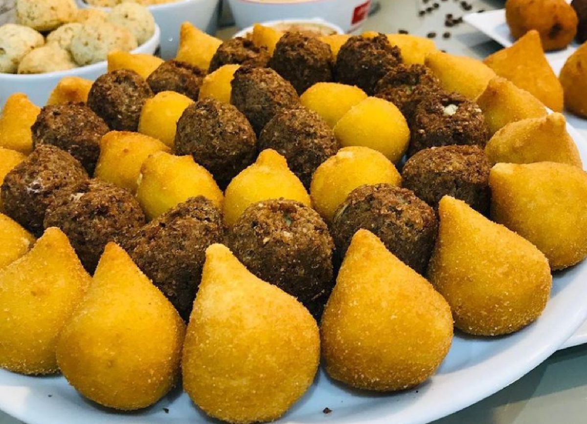 Mini Salgados Fritos e Assados | Móvel de Cozinha Amor Mineiro Nunca ...