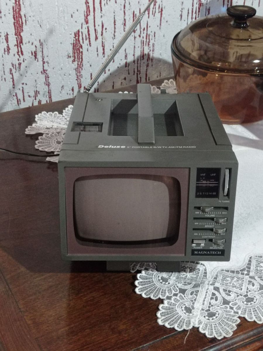 Mini Tv Portátil Antiga Anos 90 | Móvel de Antiquário Anos 90 ...