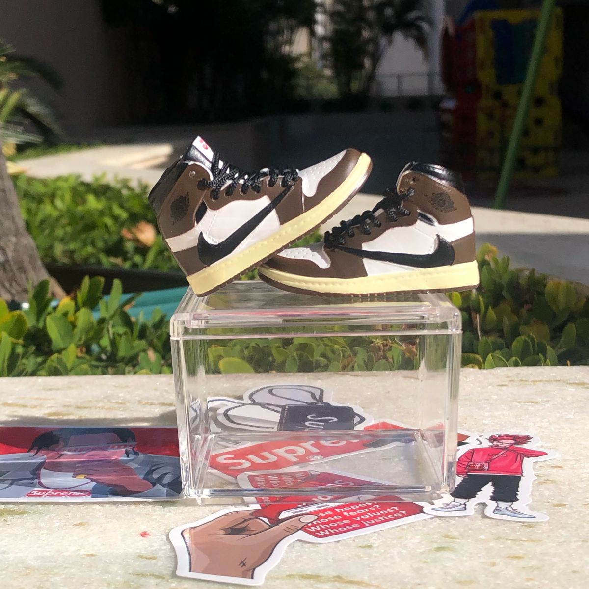 Miniatura Jordan 1 Travis Scott + Adesivos Supreme | Produto Masculino ...