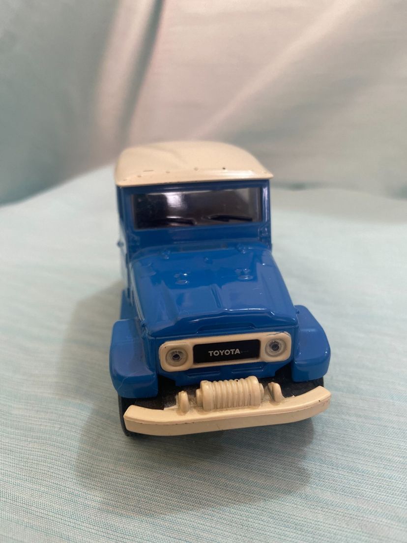 Miniatura Toyota Bandeirante Azul e Branco | Carrinho de Bebê Usado ...