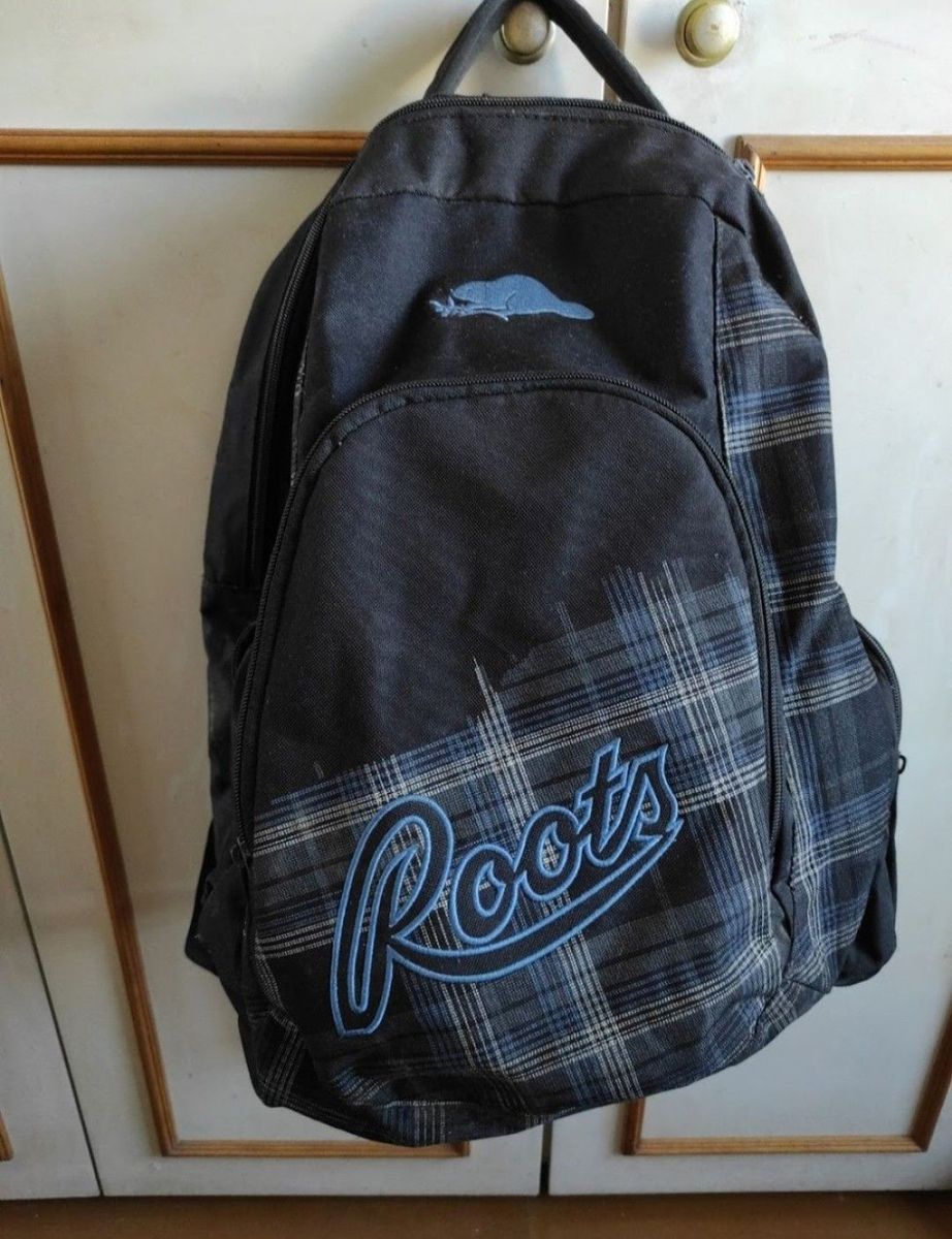 Mochila Canadense Roots Preta e Azul com Bordados | Bolsa Masculina ...