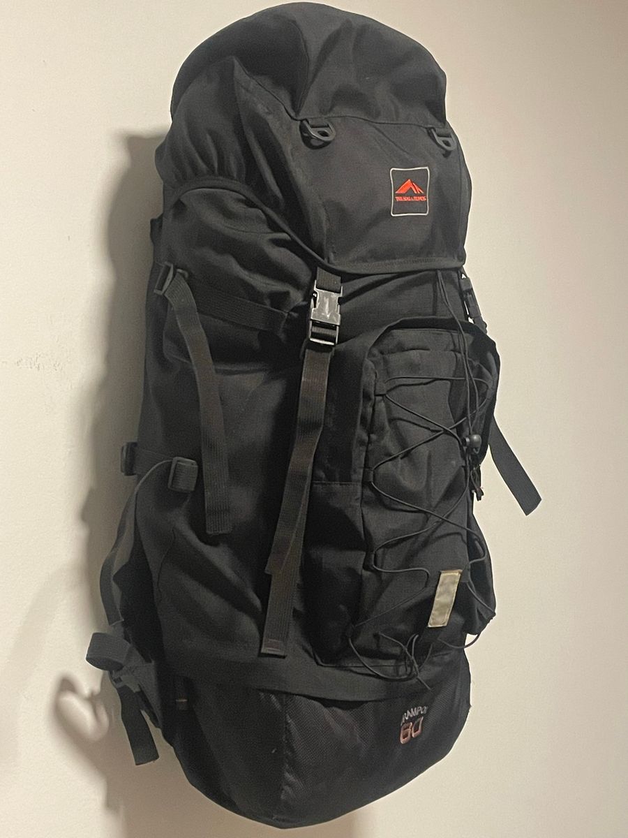 Mochila Cargueira Crampon 60 Litros - Trilhas e Rumos Cor Preto Desenho ...