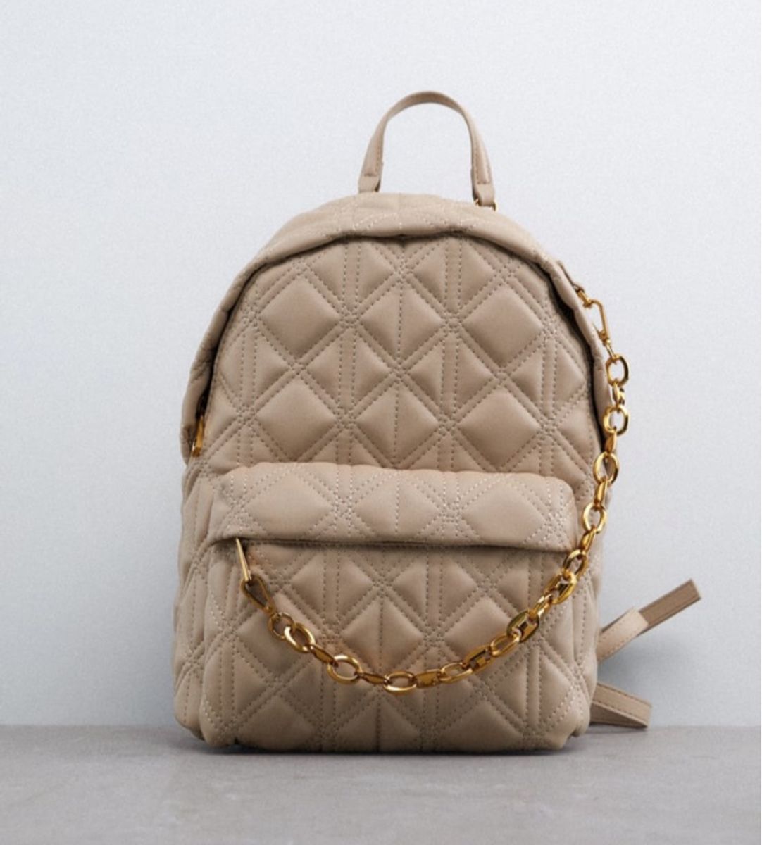 Mochila Zara Pequena Mini Bege Couro Matelassê Nude com Corrente ...