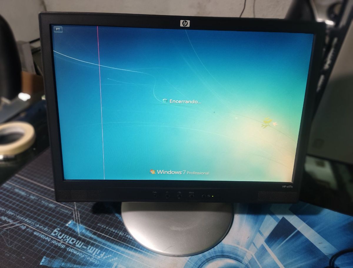Monitor Hp 17 Polegadas Wide com Linha Na Tela , Acompanha Os Cabos ...
