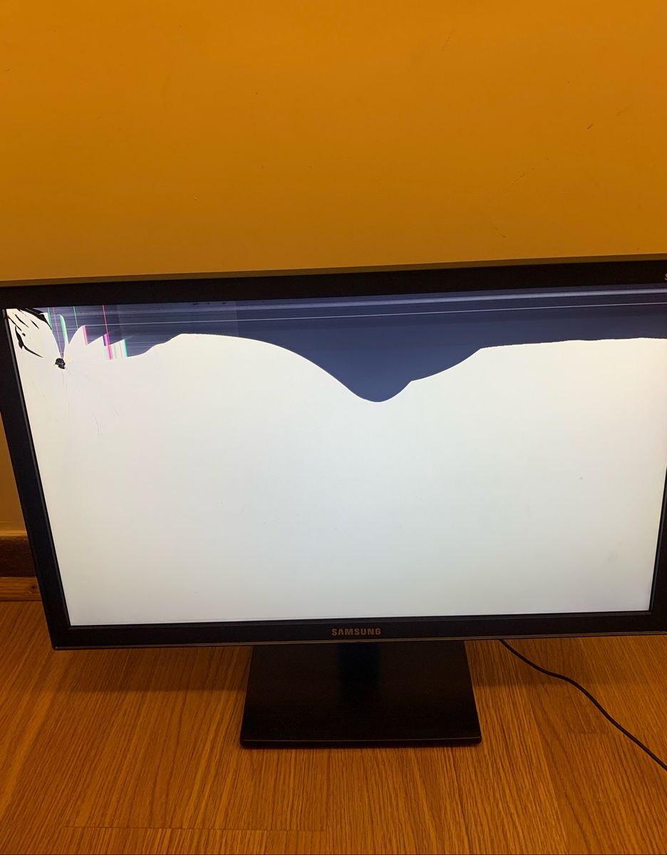 Monitor Sansung com a Tela Quebrada. 22 Polegadas. | TV e Display ...